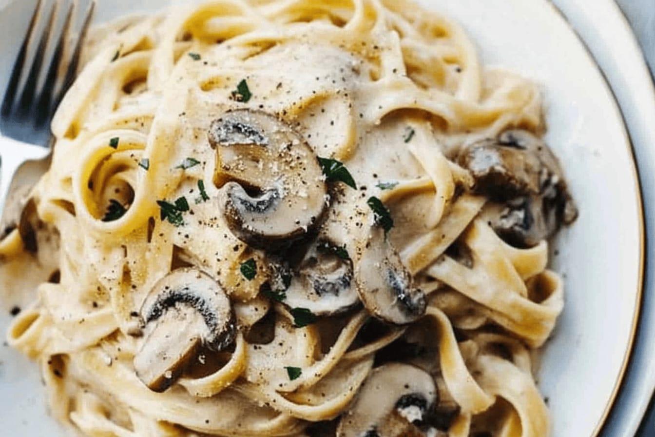 Creamy Mushroom Fettuccine Recipe - delicedcook.com