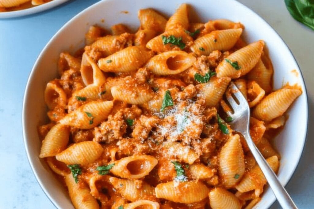 Creamy Red Pepper Pasta Recipe - delicedcook.com