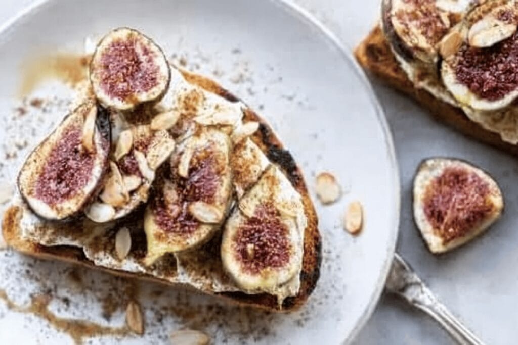 Grilled Cinnamon Sugar Toast Recipe - delicedcook.com