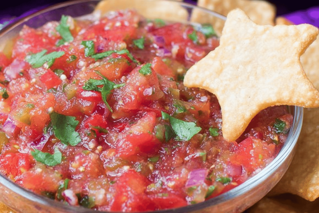 Easy Homemade Salsa and Star-Shaped Chips - delicedcook.com
