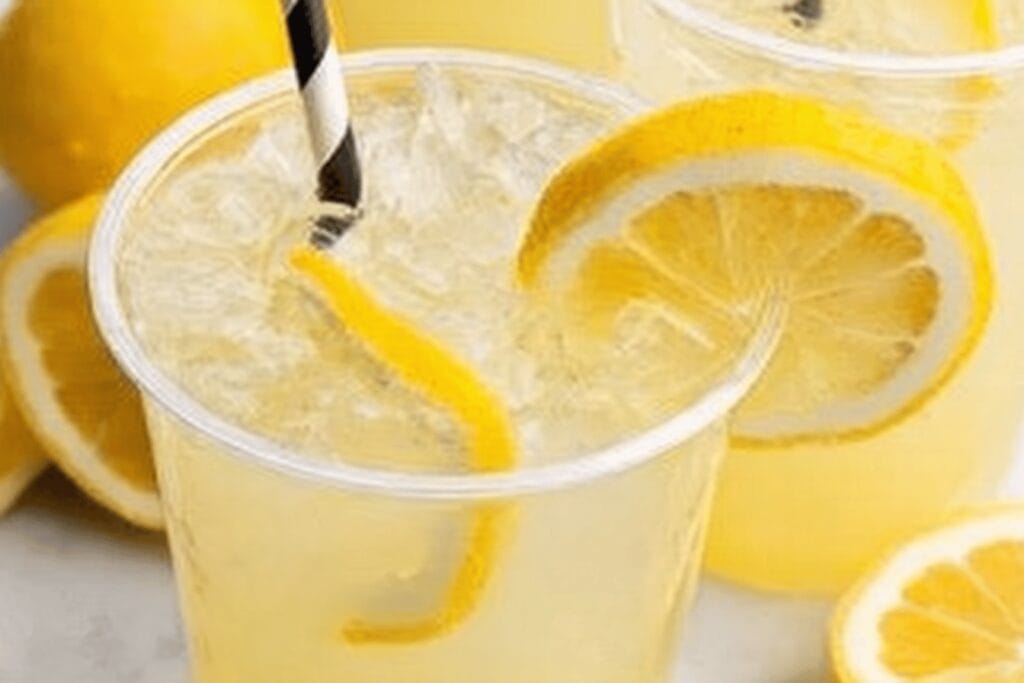 Delicious State Fair Lemonade Recipe to Try - delicedcook.com