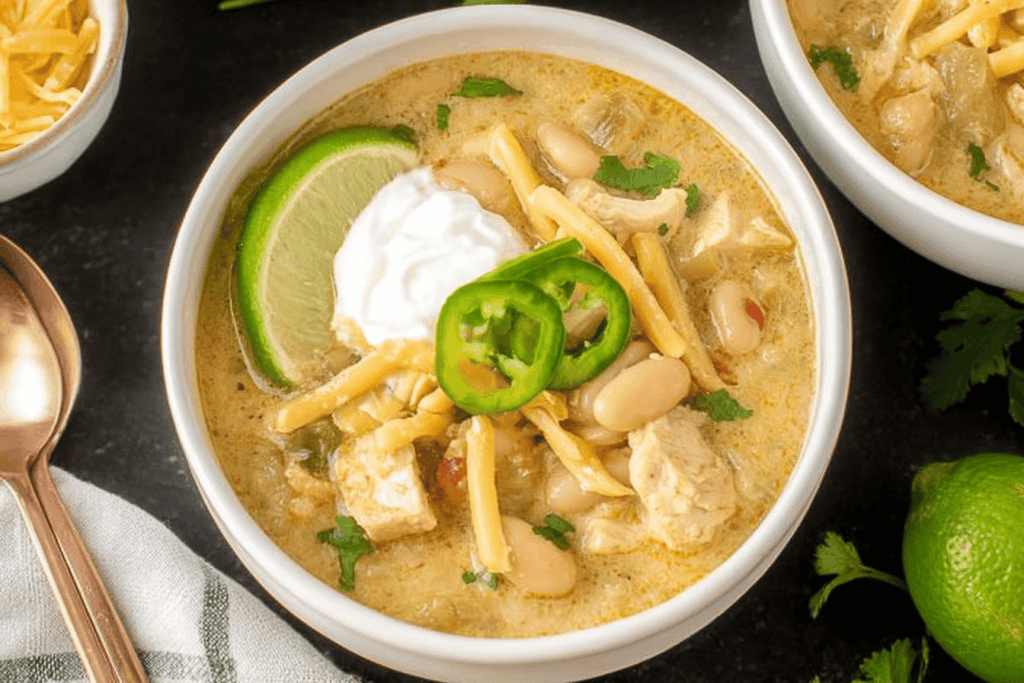 Easy Instant Pot White Chicken Chili Recipe - delicedcook.com
